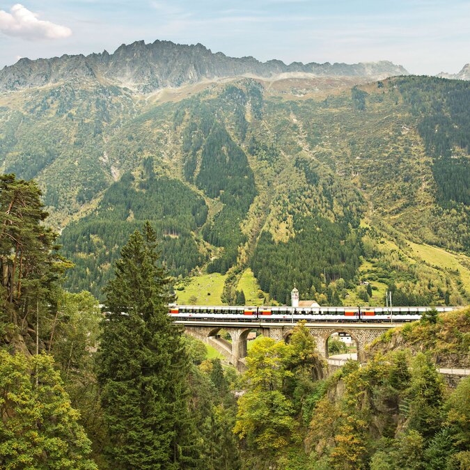 Gotthard Panorama Express | railtour - the swiss travel specialist